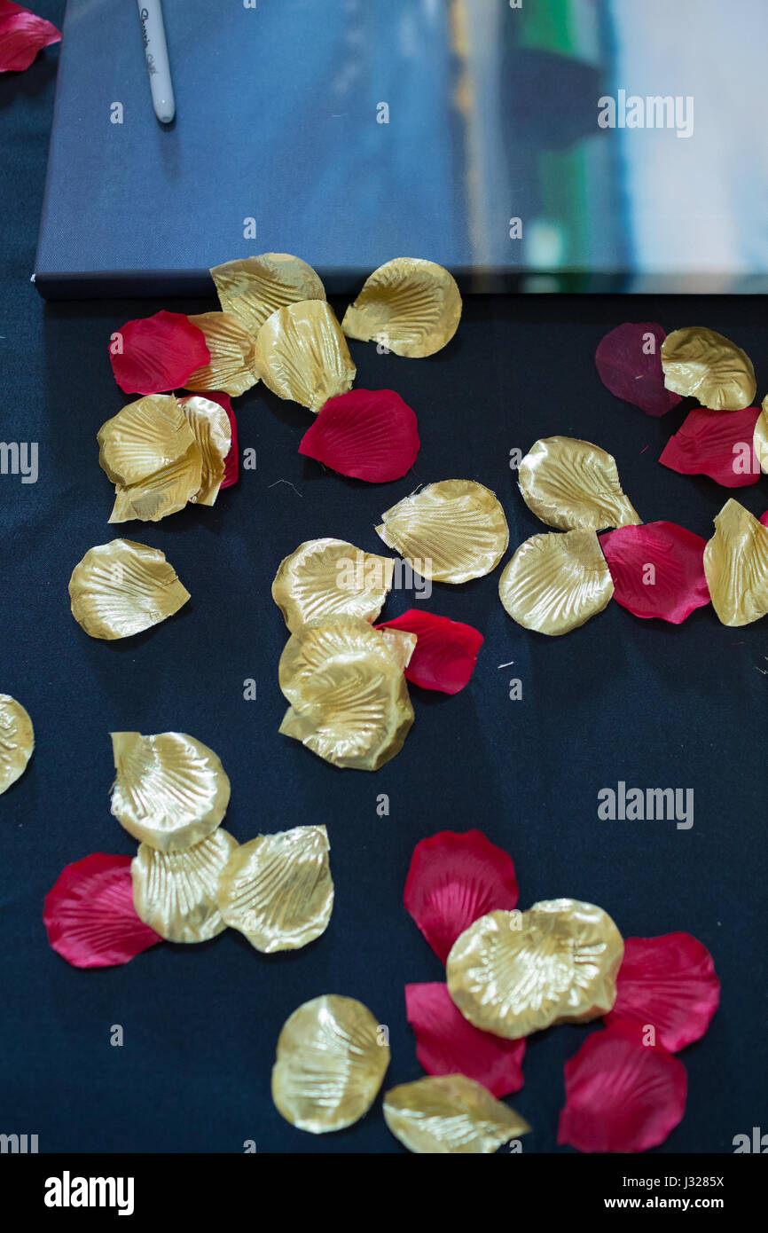 Gold and red decor hi-res stock photography and images - Alamy