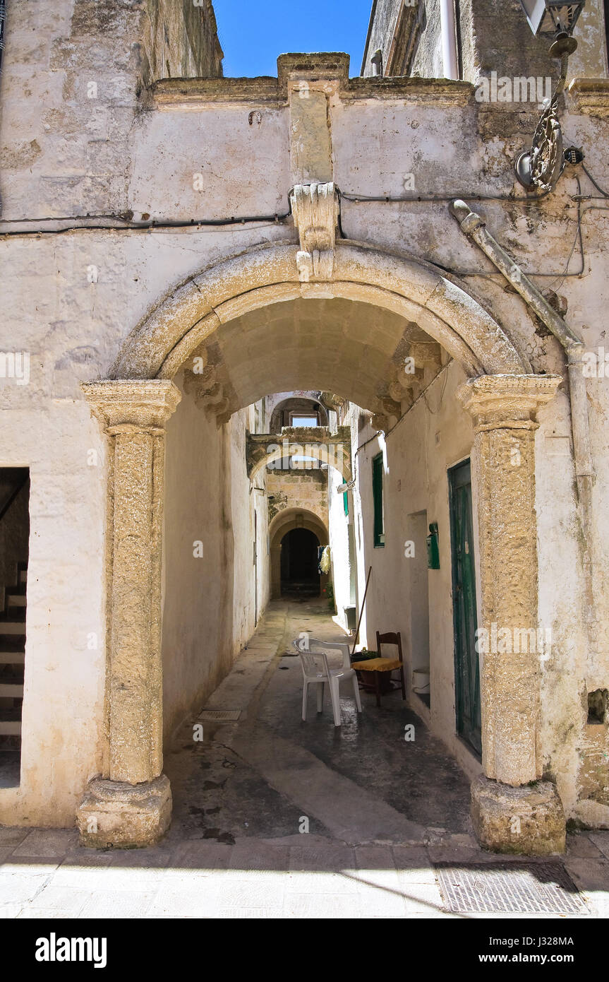 Alleyway. Poggiardo. Puglia. Italy Stock Photo - Alamy