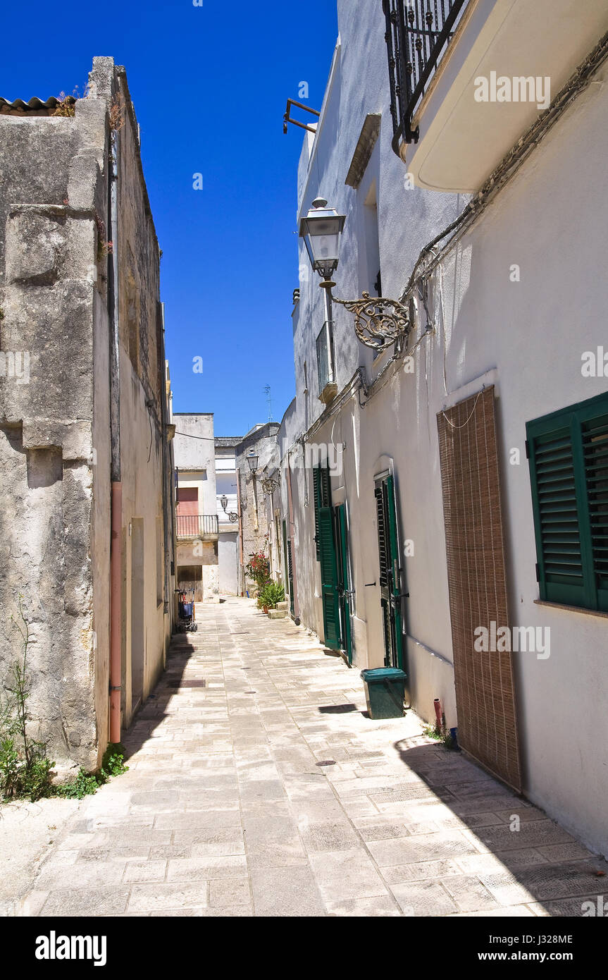 Alleyway. Poggiardo. Puglia. Italy Stock Photo - Alamy