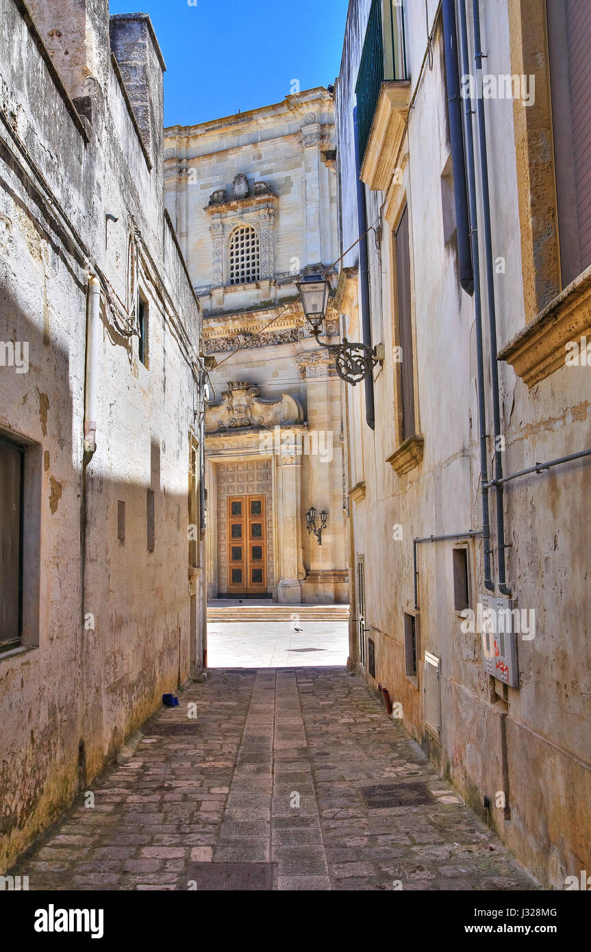 Alleyway. Poggiardo. Puglia. Italy Stock Photo - Alamy