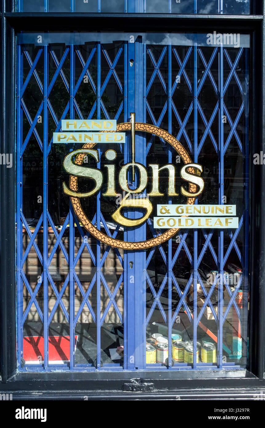 Sign painter hi-res stock photography and images - Alamy