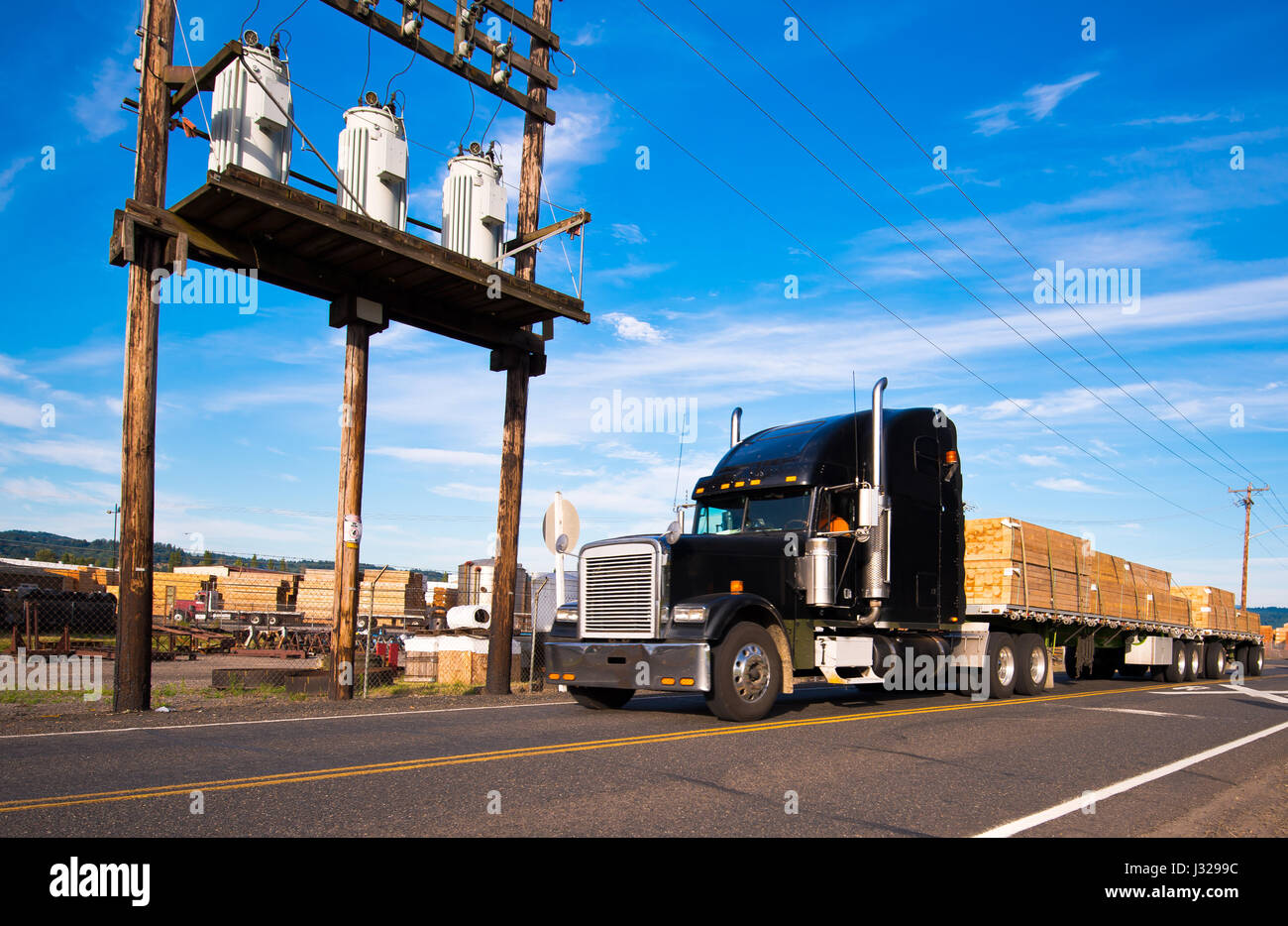 Truck carrying pipes hi-res stock photography and images - Alamy