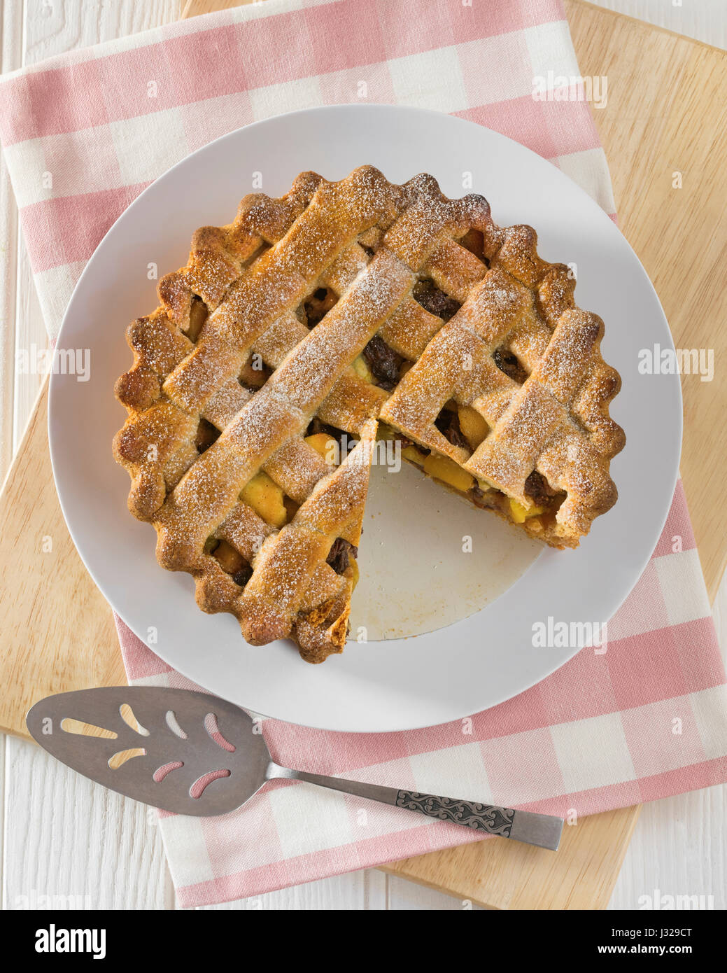 Appeltaart. Dutch apple tart. Netherlands Food Stock Photo - Alamy