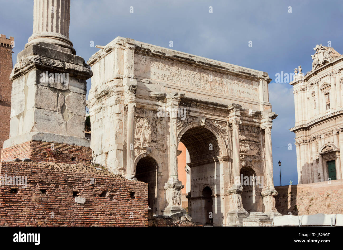 Ancient roman stone arch hi-res stock photography and images - Alamy