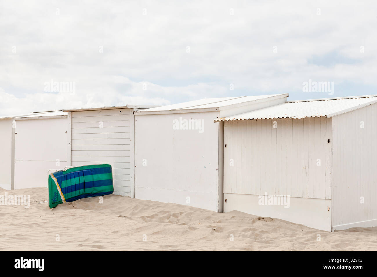 Old beach chair hi-res stock photography and images - Alamy