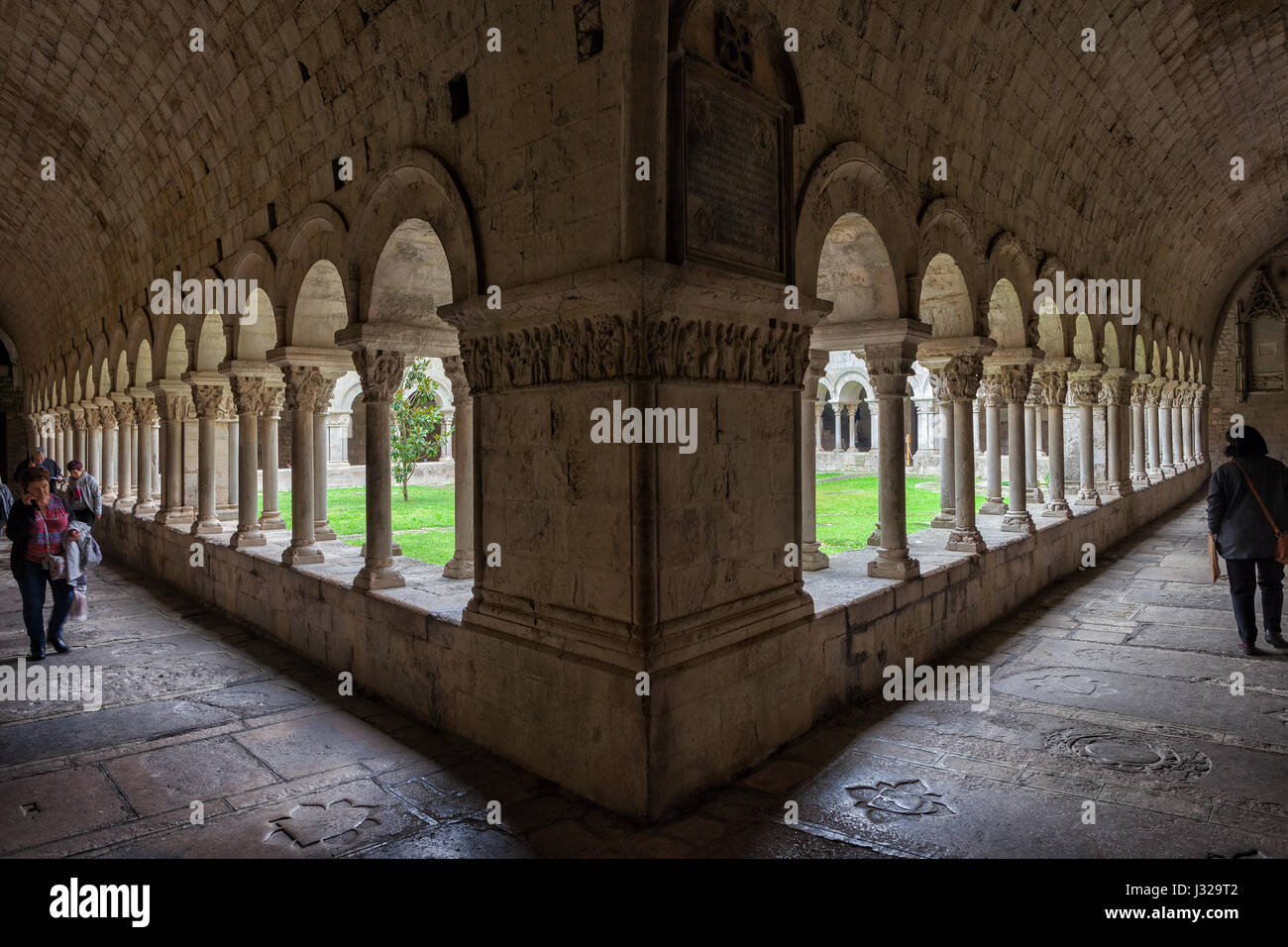 Cloister colonnade hi-res stock photography and images - Alamy