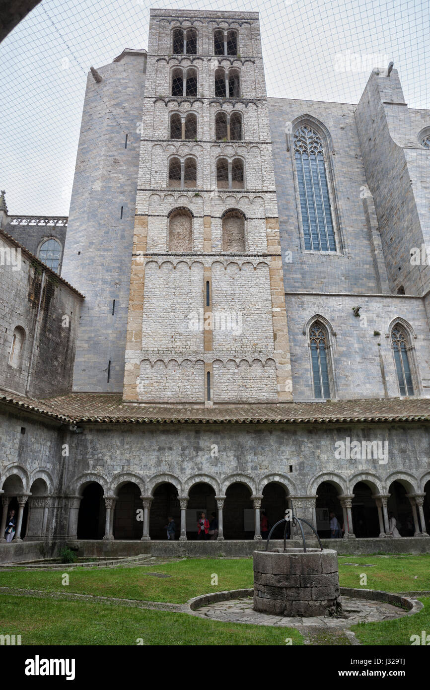 Romanesque architecture hi-res stock photography and images - Alamy
