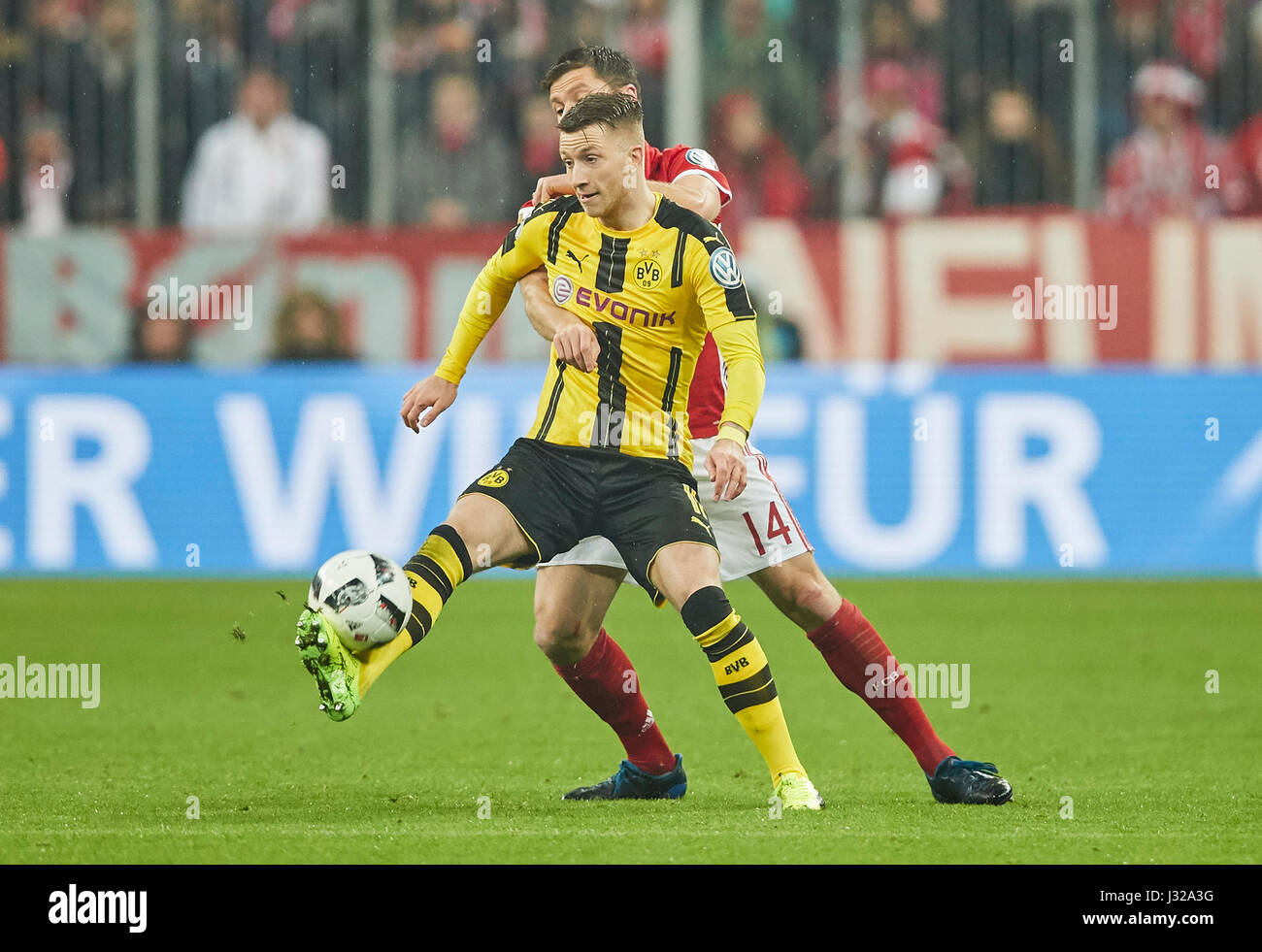 Xabi alonso bayern munich hi-res stock photography and images - Alamy