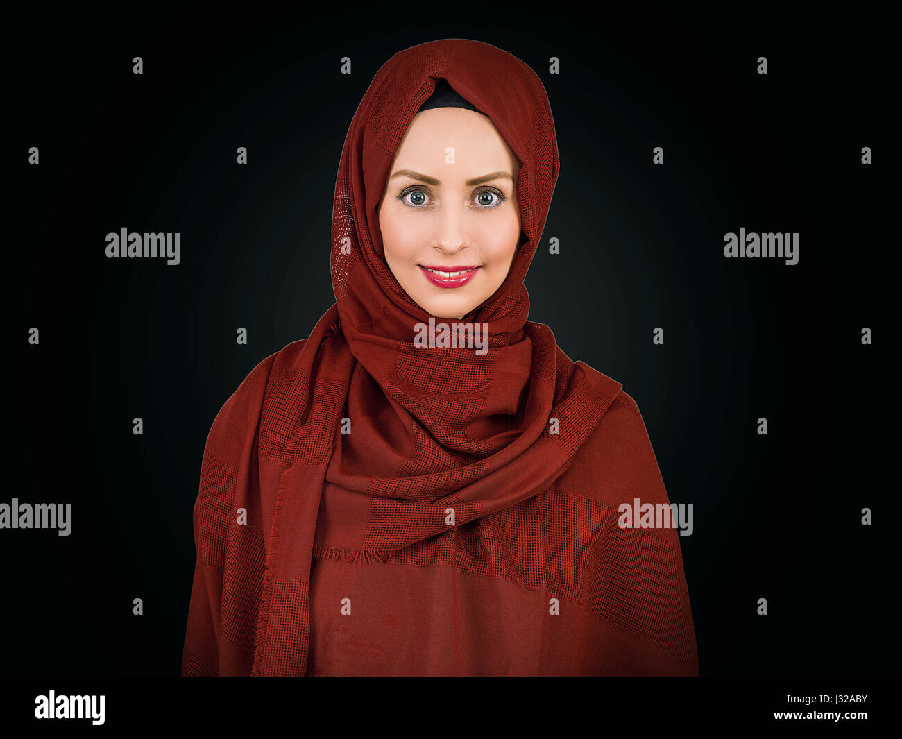 Young happy muslim woman wear scarf Stock Photo - Alamy Young happy muslim woman wear scarf Stock Photo - Alamy