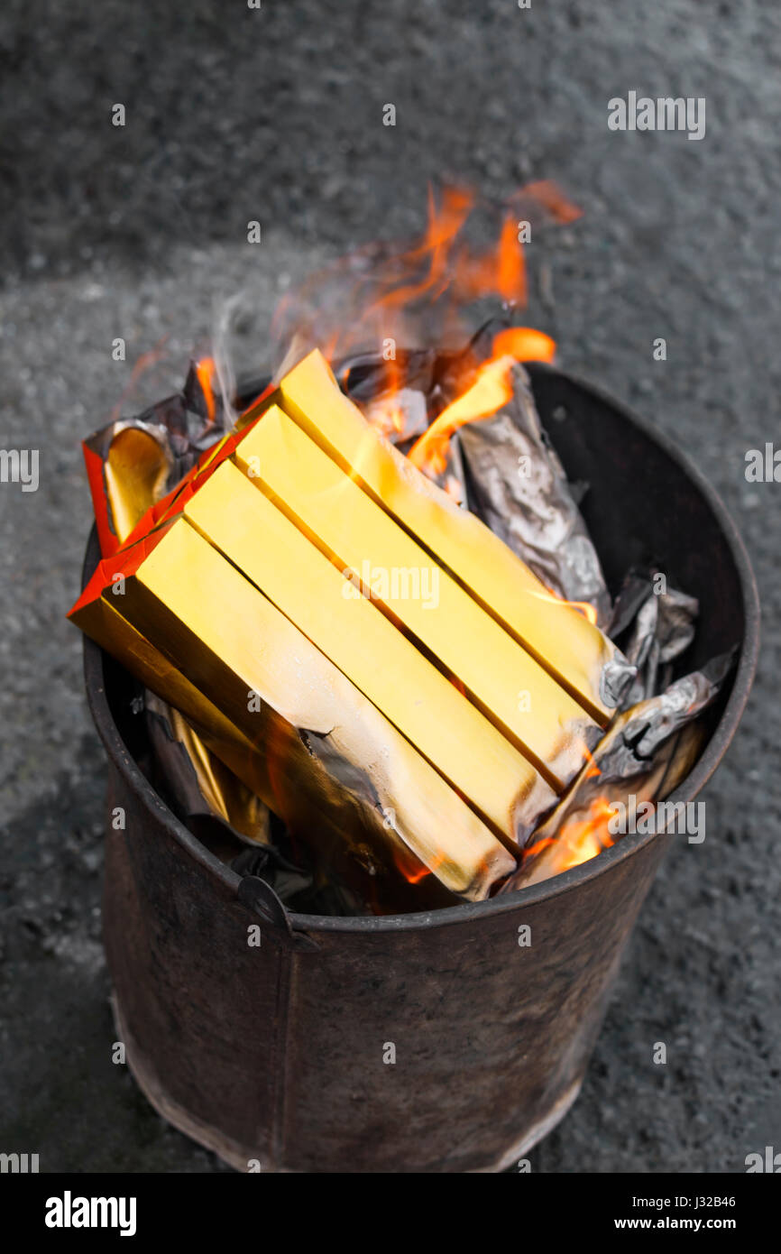 Joss paper funeral hi-res stock photography and images - Alamy
