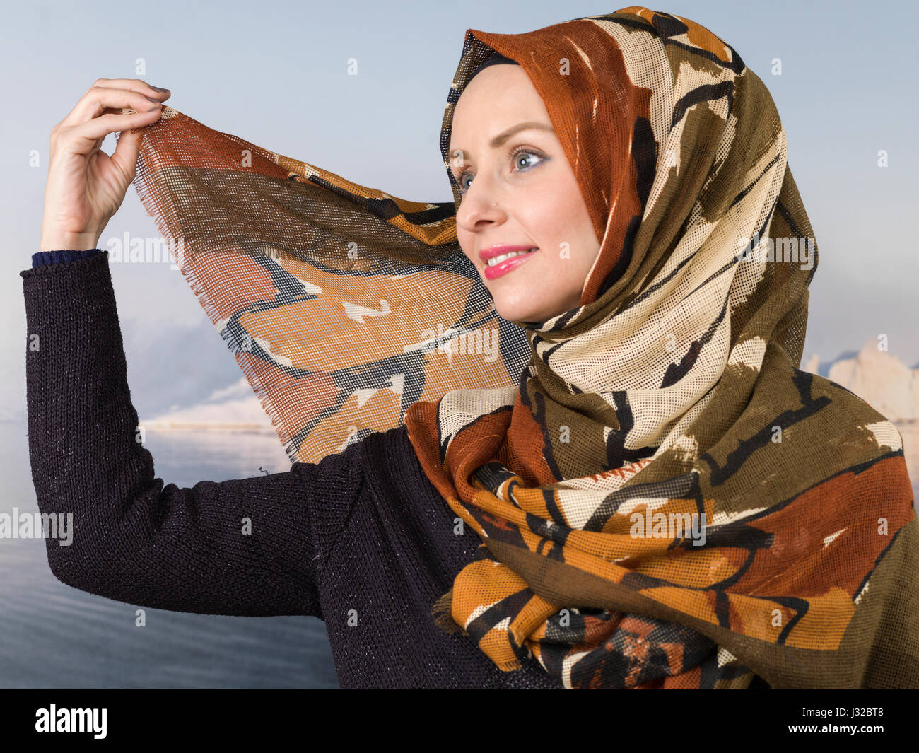 Young happy muslim woman wear scarf Stock Photo - Alamy Young happy muslim woman wear scarf Stock Photo - Alamy
