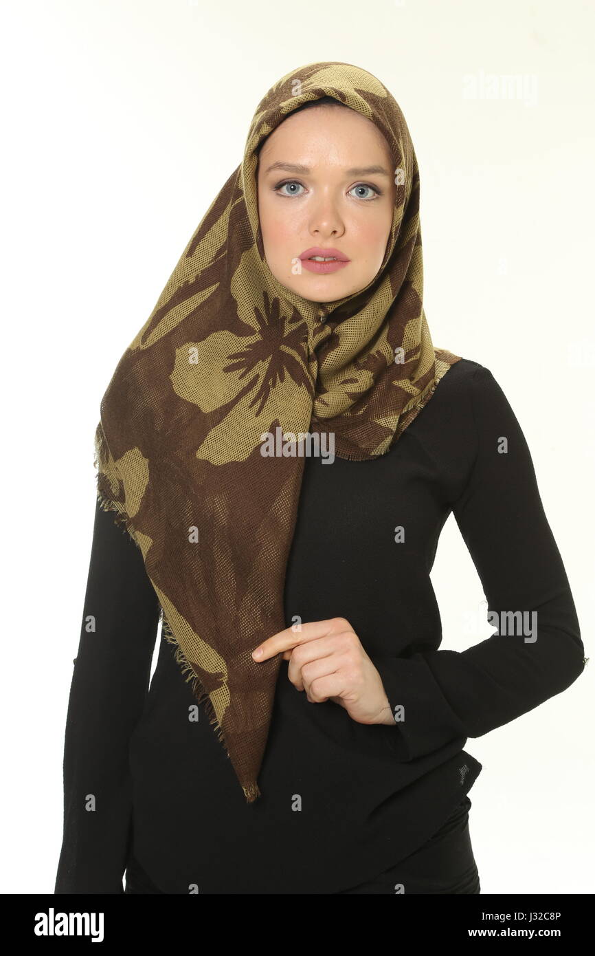 Young muslim woman wear scarf Stock Photo - Alamy Young muslim woman wear scarf Stock Photo - Alamy