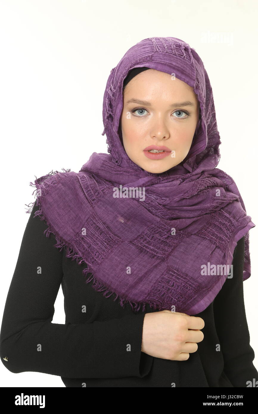 Young muslim woman wear scarf Stock Photo - Alamy Young muslim woman wear scarf Stock Photo - Alamy