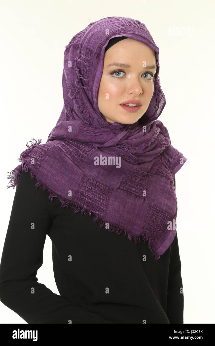 Young muslim woman wear scarf Stock Photo - Alamy Young muslim woman wear scarf Stock Photo - Alamy