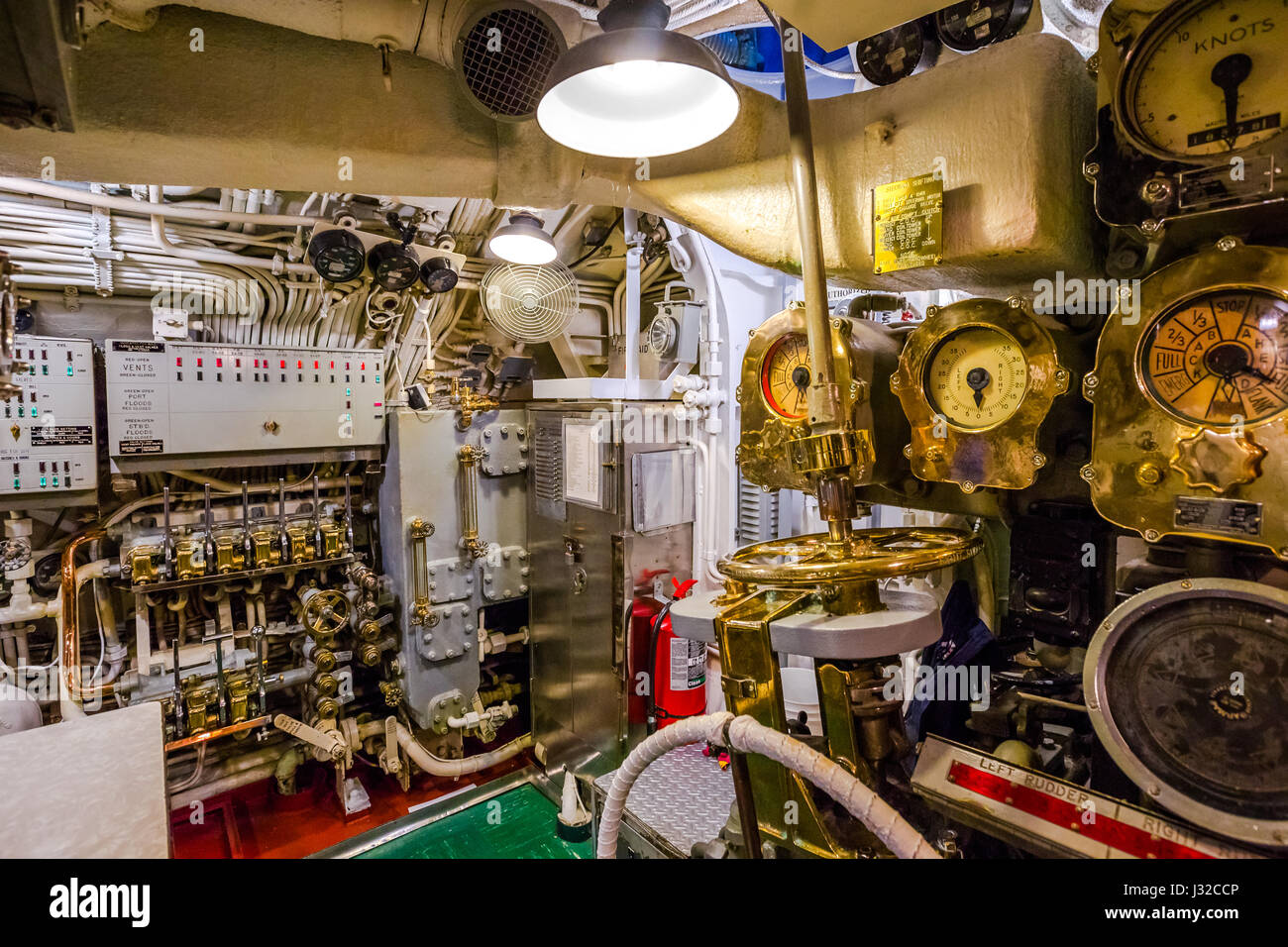 Submarine door hi-res stock photography and images - Alamy