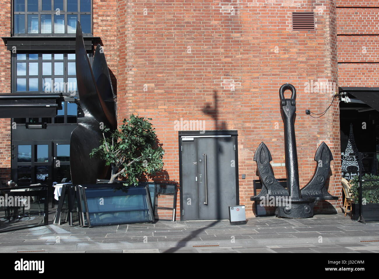 Statue anchor hi-res stock photography and images - Alamy