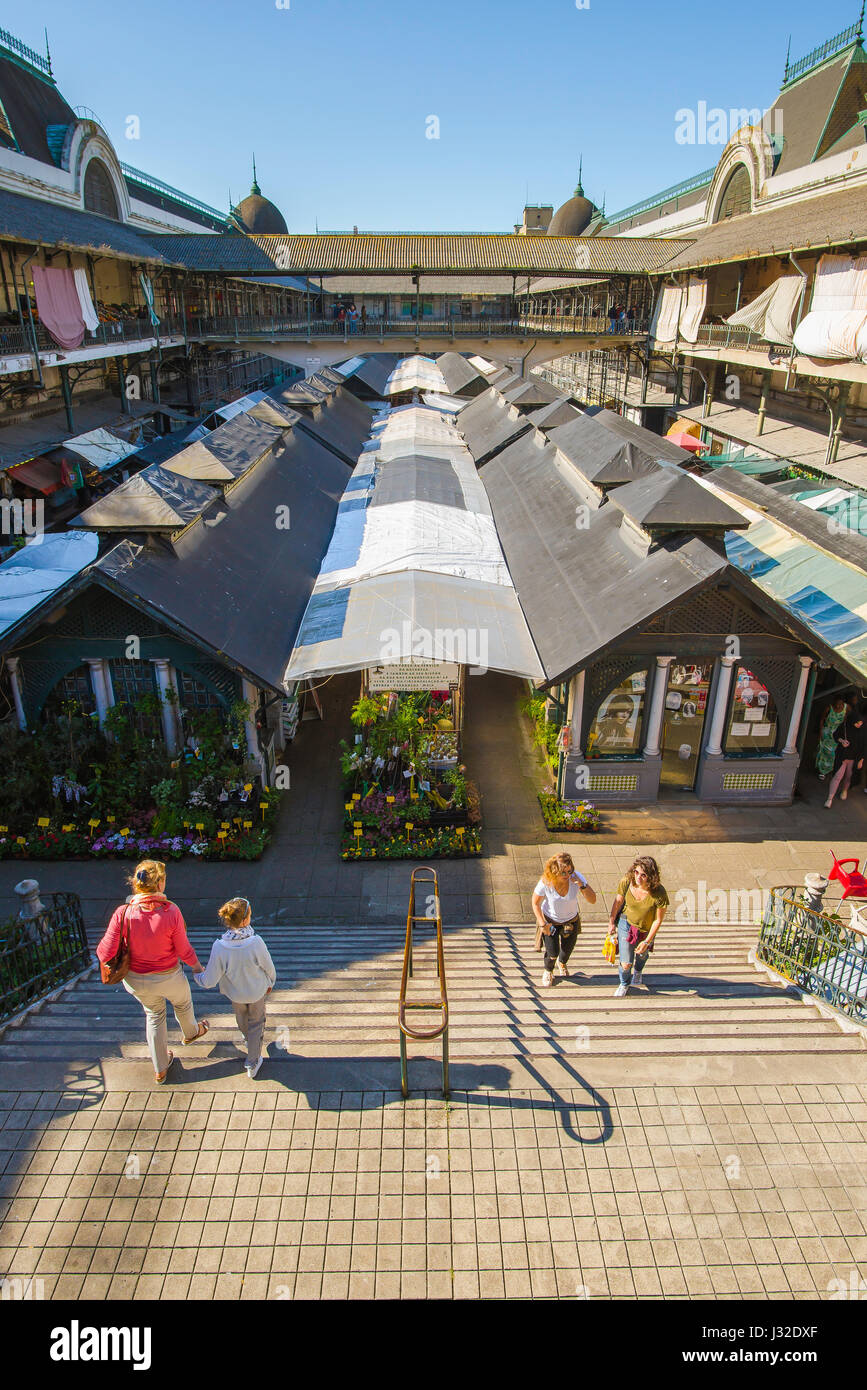 Bolhao Market Porto, view of the Mercado do Bolhao in the centre of the ...