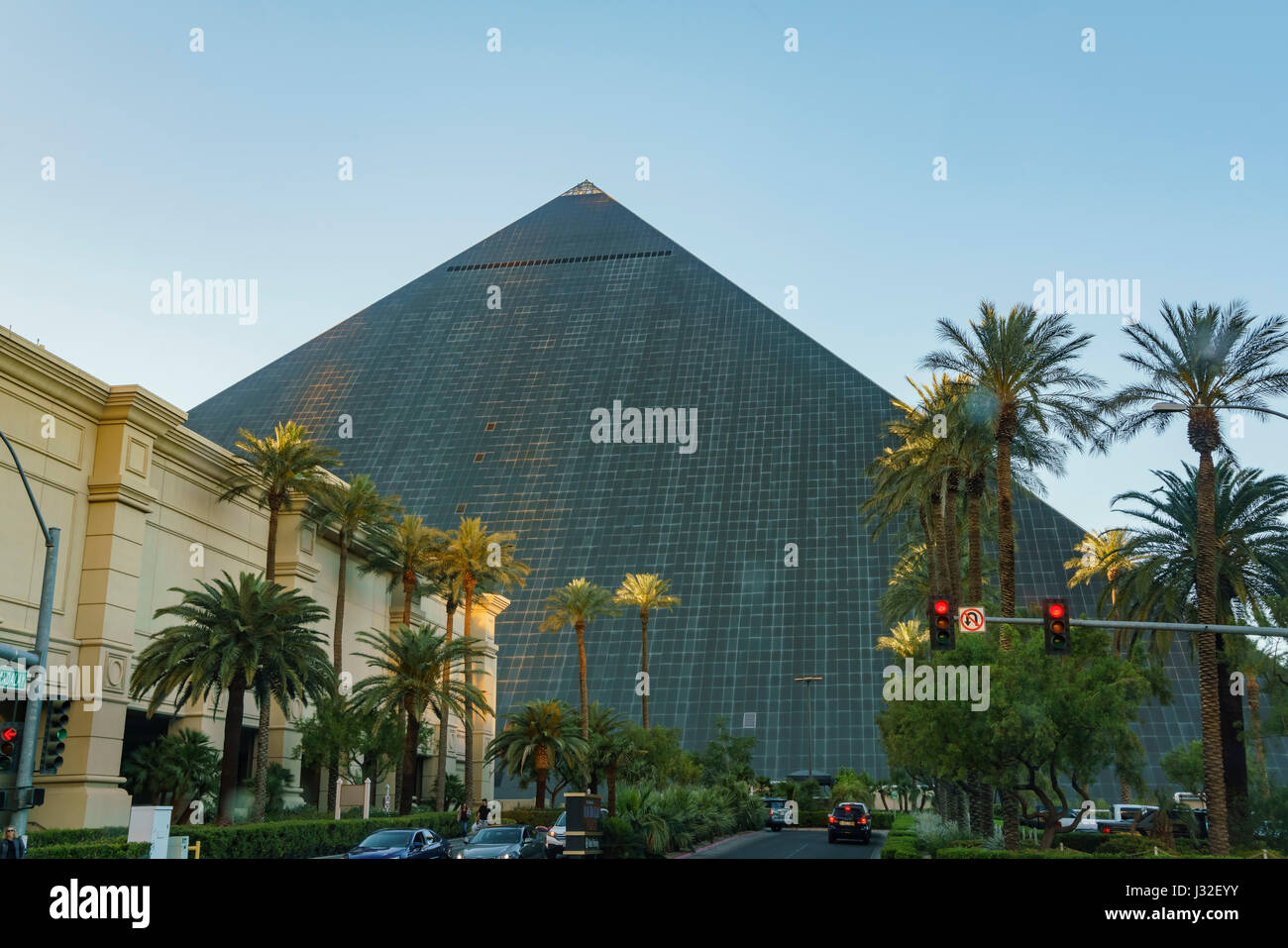 The big Pyramid of Luxor Hotel & Casino, Las Vegas, Nevada Stock Photo ...