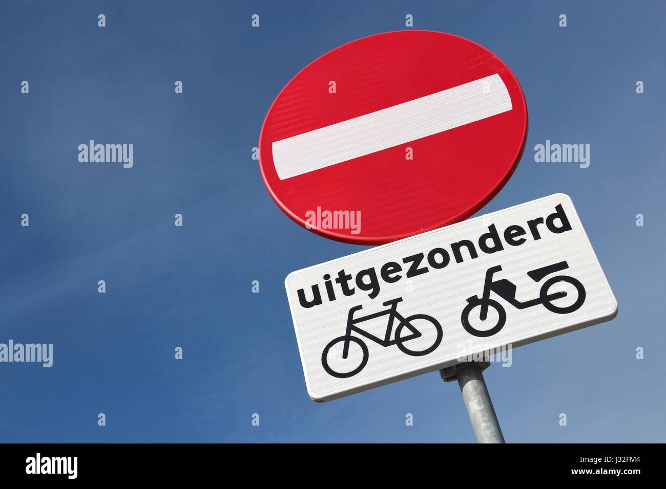 No entry for cycles traffic sign hi-res stock photography and images ...
