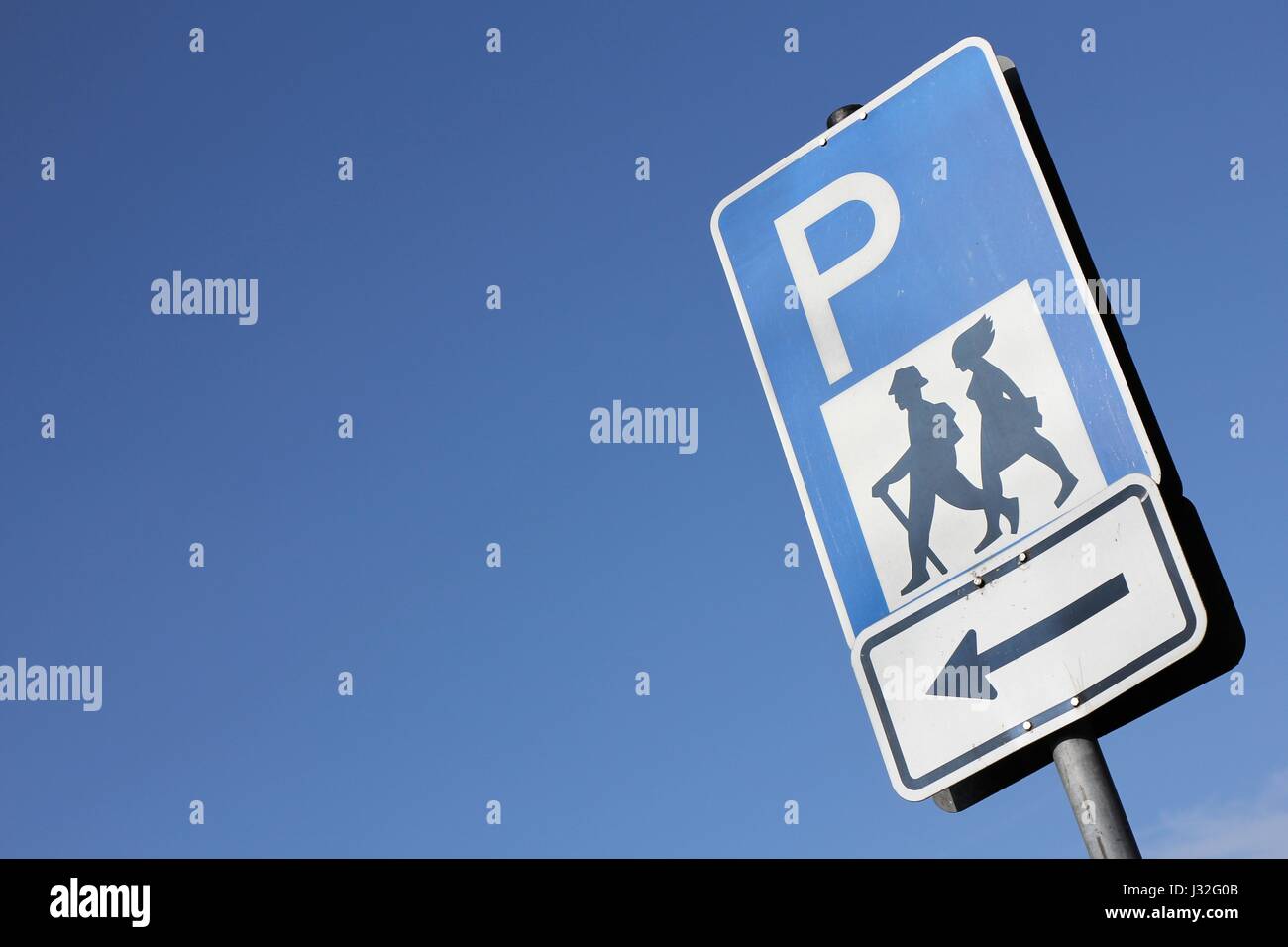 German road sign: parking for hikers Stock Photo - Alamy
