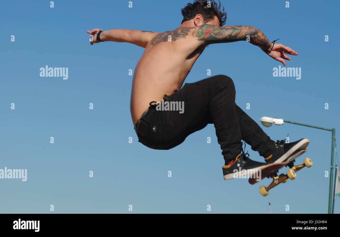Skateboarding jump hi-res stock photography and images - Alamy