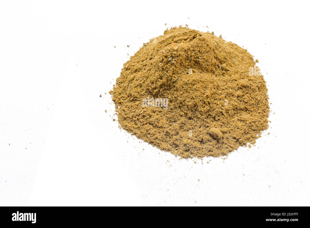 curry powder isolated on white Stock Photo - Alamy