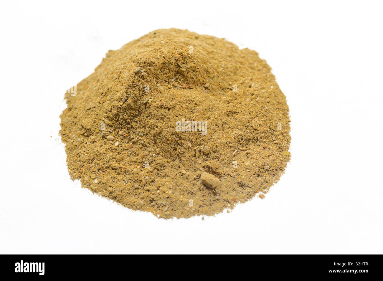curry powder isolated on white Stock Photo - Alamy