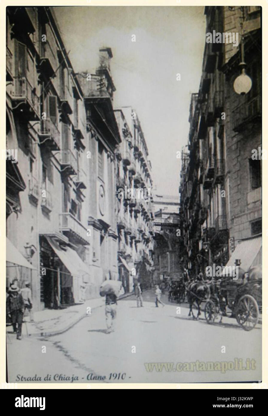 Via chiaia napoli hi-res stock photography and images - Alamy