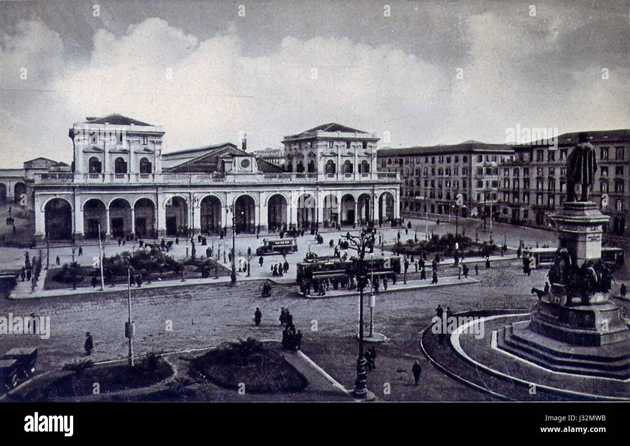 Napoli, Piazza Garibaldi con Stazione Centrale 1 Stock Photo - Alamy