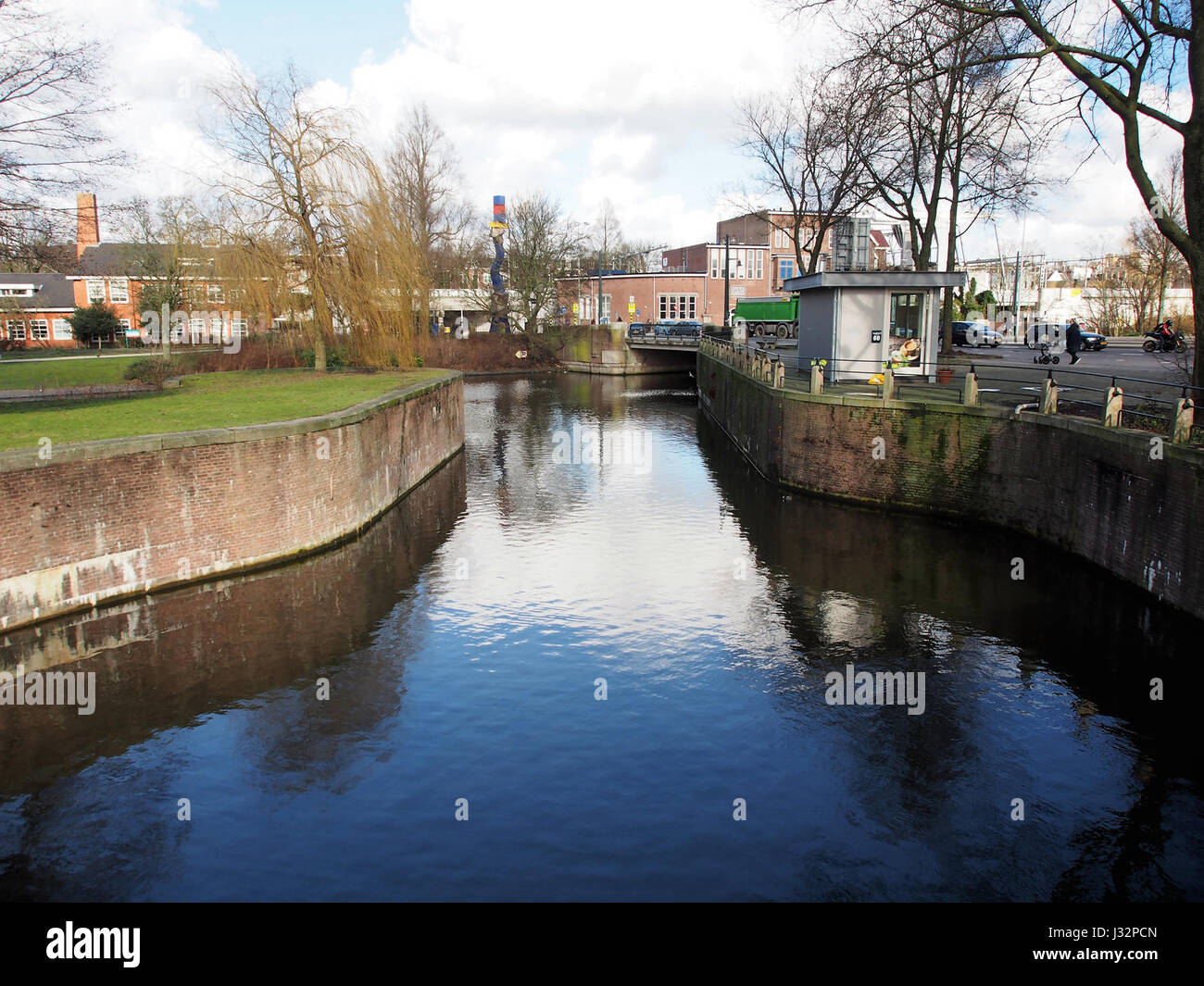 Kostverlorenvaart and Haarlemmervaart are two canals in the Netherlands ...