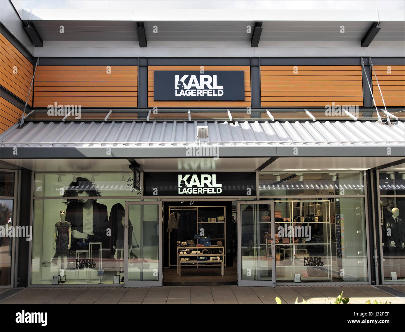 Karl lagerfeld drawing hi-res stock photography and images - Alamy