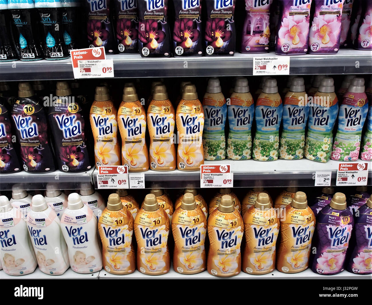 Laundry detergent usage hi-res stock photography and images - Alamy