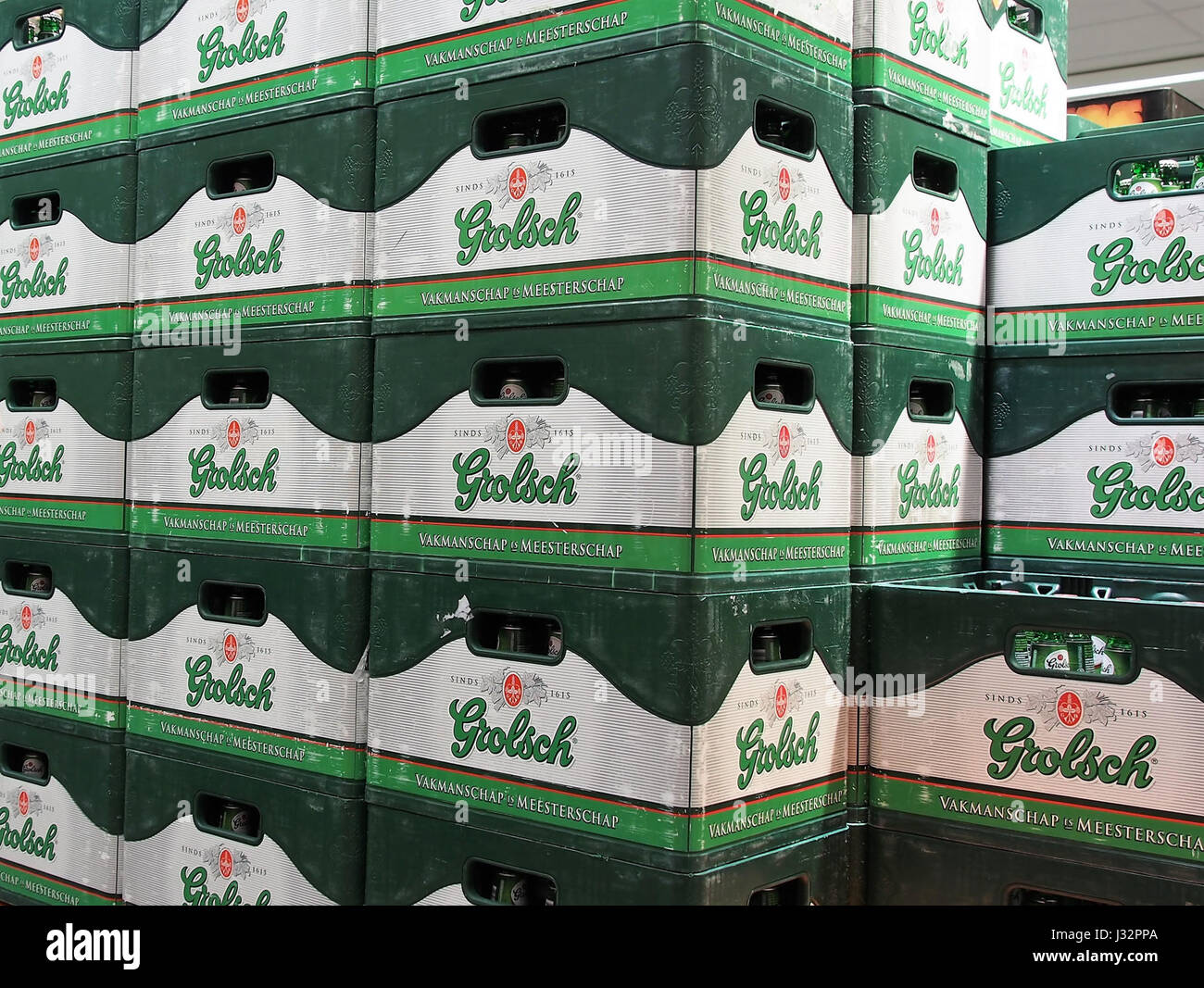 Crates of beer hi-res stock photography and images - Alamy