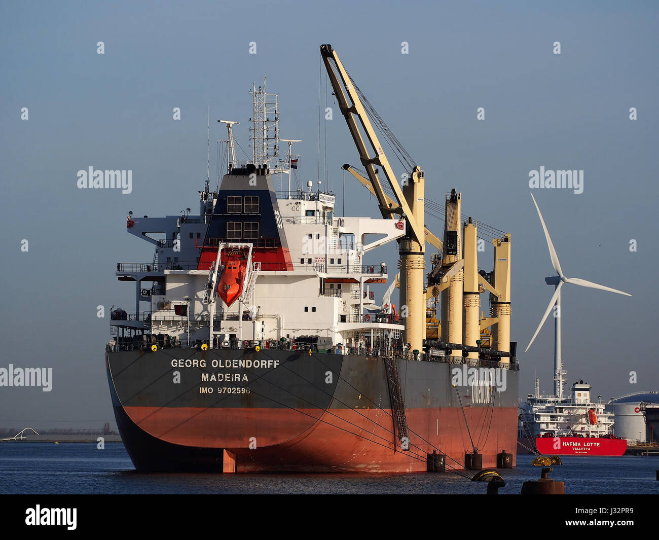 Photograph of the Georg Oldendorff, a bulk carrier ship, taken in 2016 ...