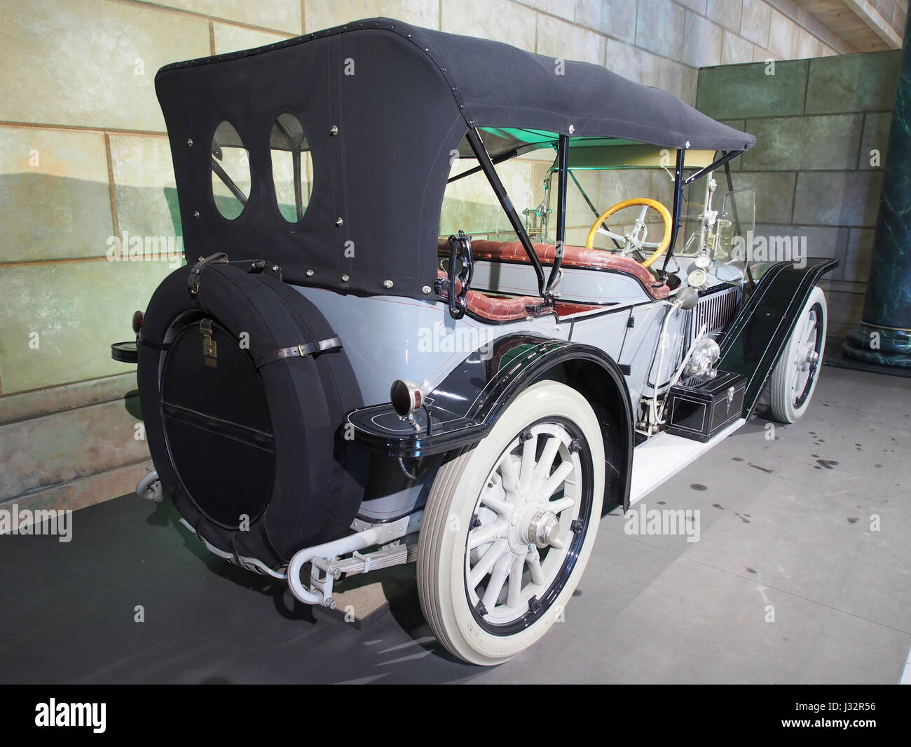 This image features the 1914 *American Underslung Model 644*, a classic ...