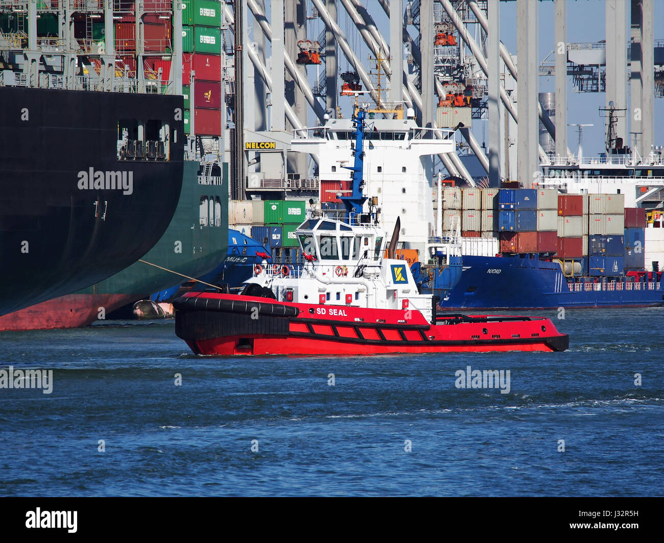 The SD Seal, a tugboat built in 2008, docked in the Amazonehaven ...
