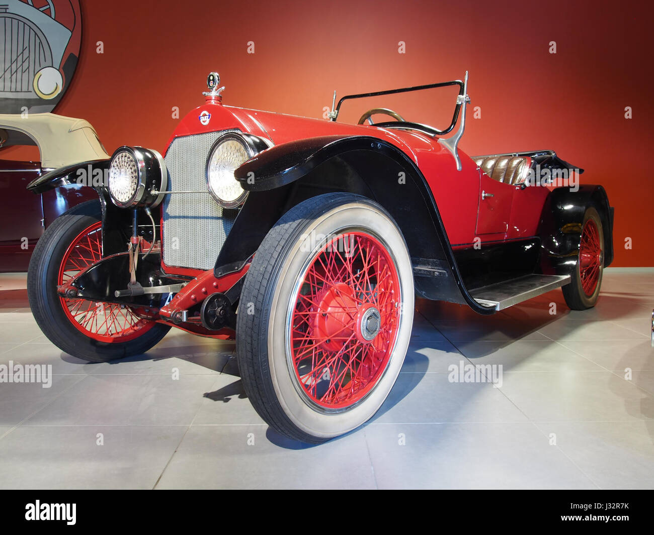 The 1920 Stutz Bearcat is a classic American sports car, featuring a 6 ...