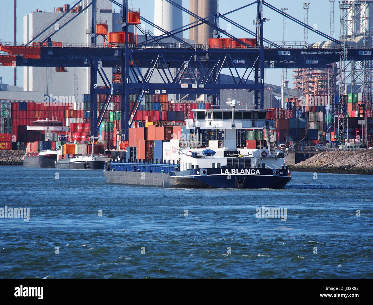 La blanca cargo container ship hi-res stock photography and images - Alamy
