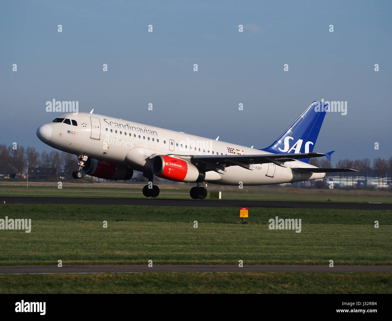 Sas airbus a319 in flight hi-res stock photography and images - Alamy
