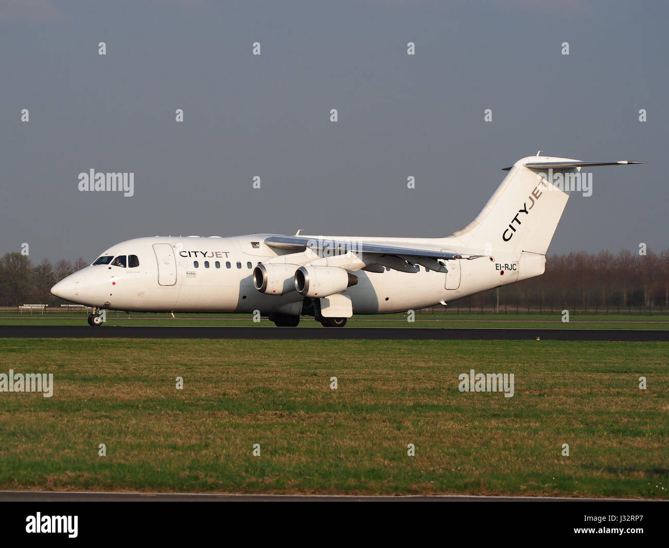 A photograph of the EI-RJC Cityjet British Aerospace Avro RJ85 aircraft ...