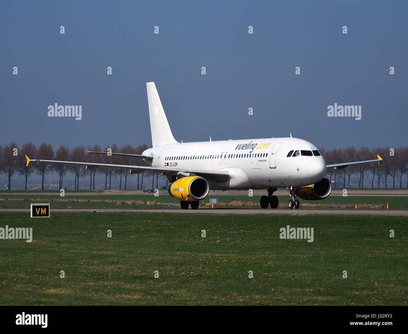 EC-LQM Vueling Airbus A320-232 at Schiphol (AMS - EHAM), The ...