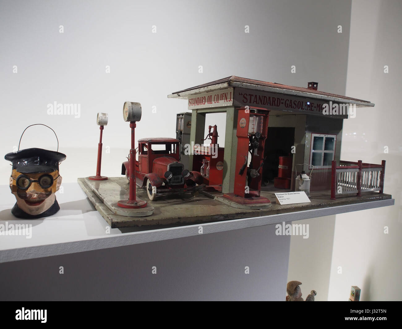 Standard oil gas station hi-res stock photography and images - Alamy
