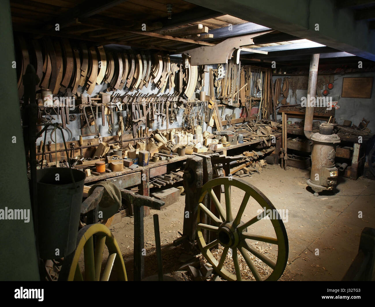 Craftsmanship in wagons hi-res stock photography and images - Alamy