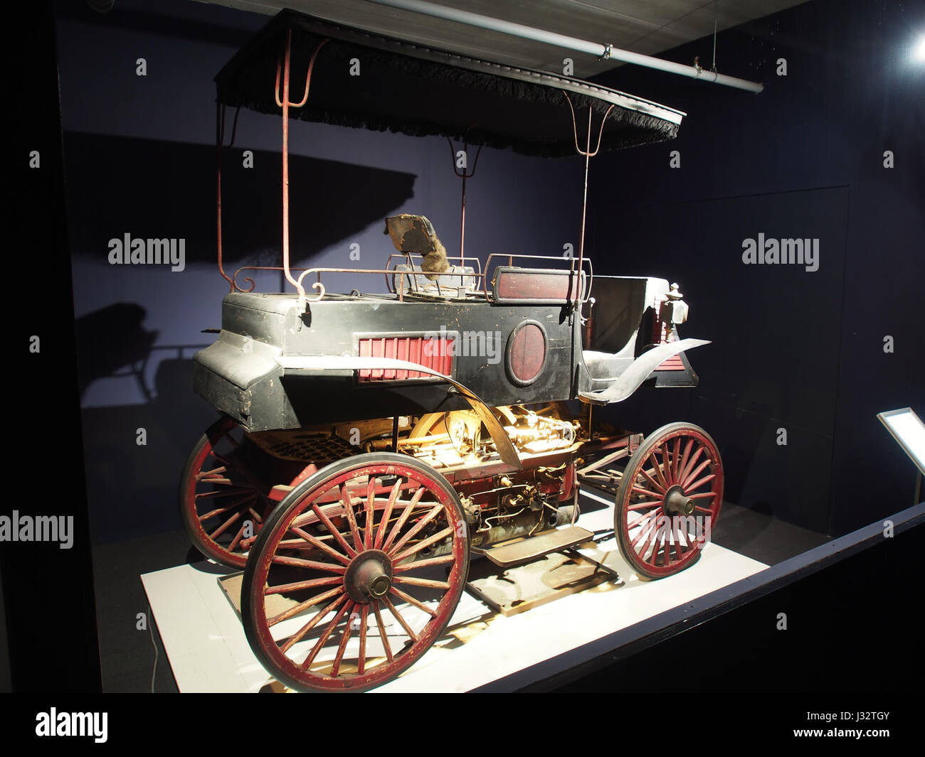 This 1899 Worth Dog Cart, a vintage two-cylinder carriage, represents ...
