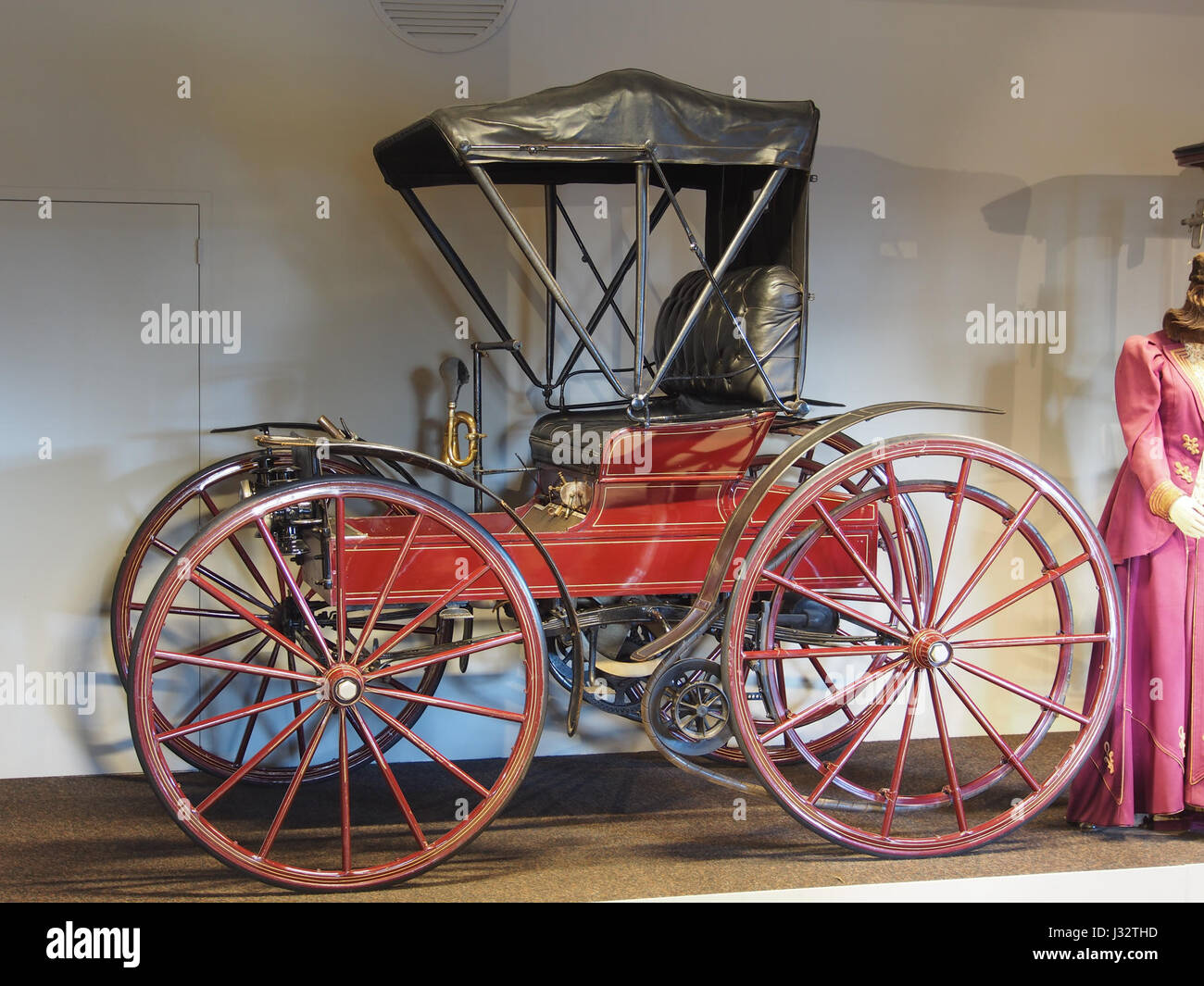 The 1902 Holsman Runabout is an early automobile known for its high ...