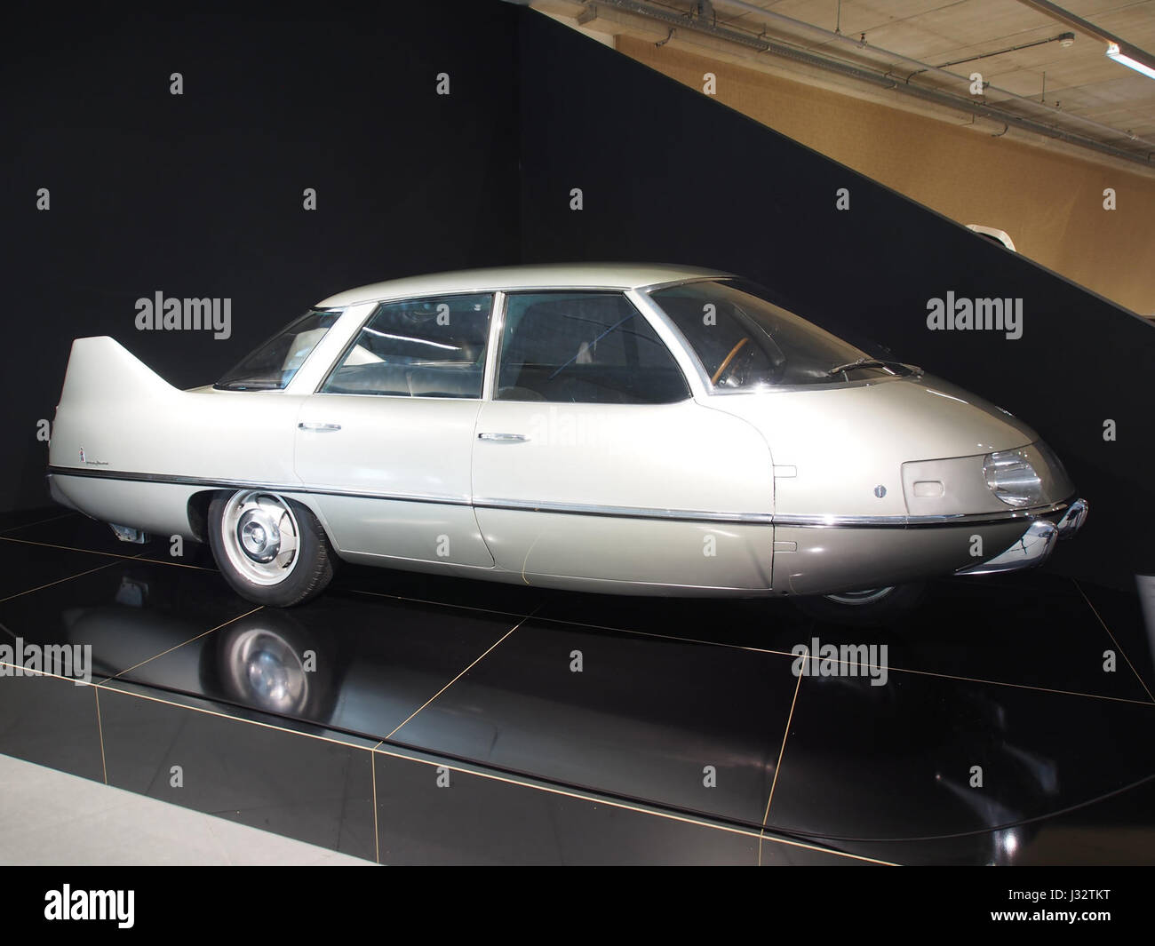 The 1960 Pininfarina X is a concept car designed by Pininfarina ...