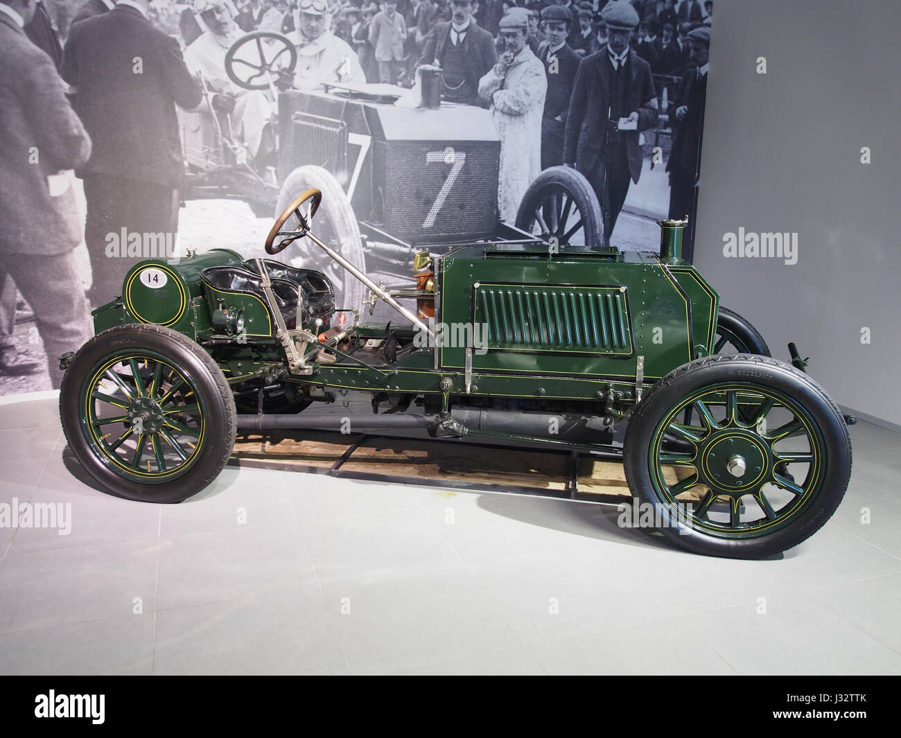 The 1903 Napier 100-HP was a British automobile that participated in ...