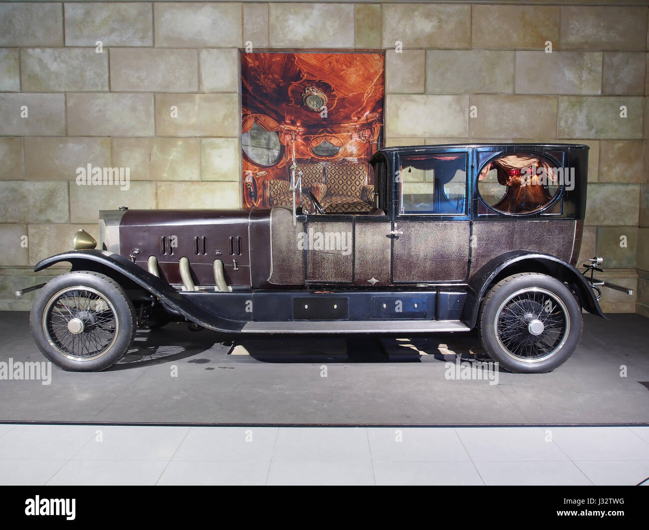 The 1922 Joswin Town Car is a vintage automobile featuring a 6-cylinder ...