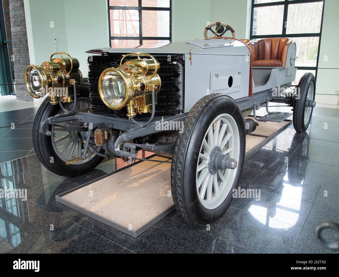 The 1903 Spyker 60HP is a pioneering four-wheel-drive racing car ...
