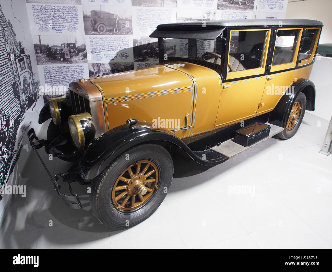 The 1927 Franklin 11-B Sedan is an early 20th-century luxury vehicle ...